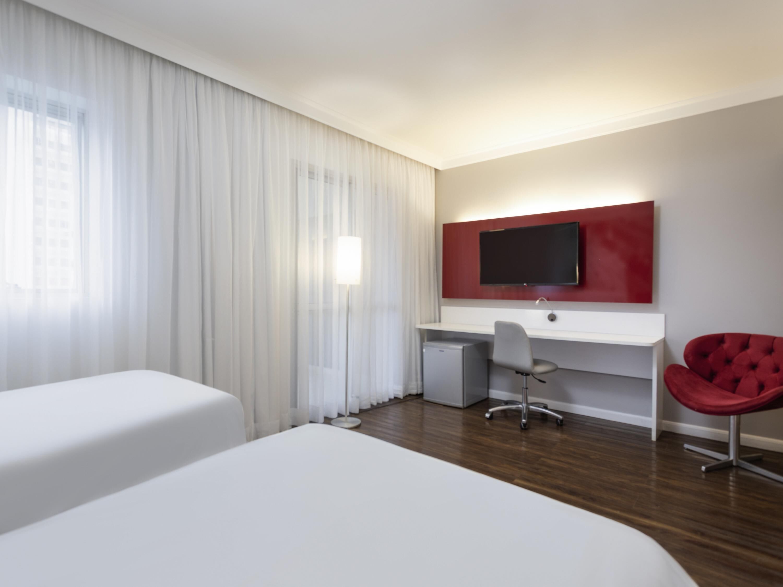 Quarto Superior, 2 camas individuais, varanda | Minibar, cofre no quarto, secretária 