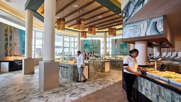 6 restaurantes, pequenos-almoços servidos, cozinha italiana