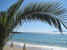 Perto da praia, serviço de traslado de/para a praia, espreguiçadeiras
