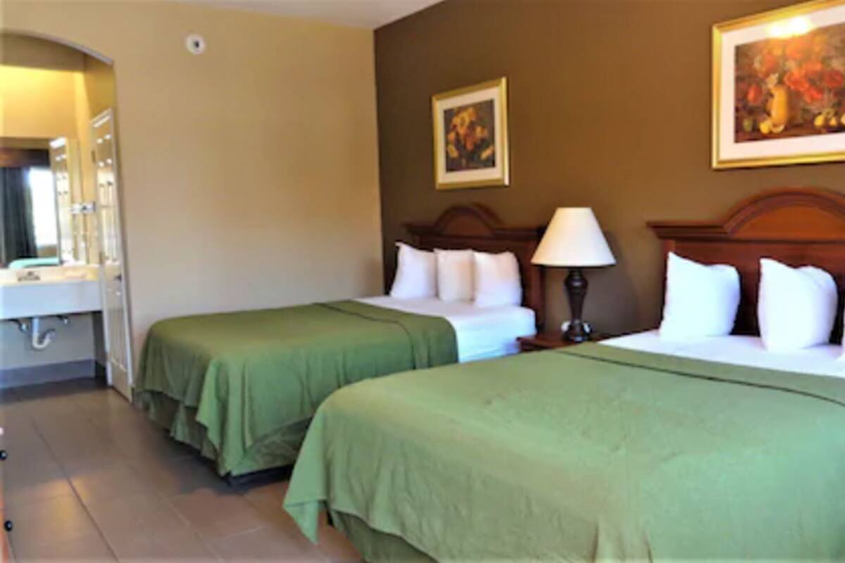 Quarto Standard, 2 camas de casal | Roupa de alta qualidade, ferro/tábua de engomar, Wi-fi grátis 