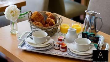 Café da manhã com buffet todos os dias mediante uma taxa