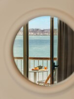 Quarto Quádruplo Comfort, varanda, vista para o mar | Cofre no quarto, Wi-fi grátis, roupa de cama fornecida 