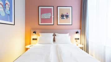 Quarto Standard, 1 cama king-size | Roupa hipoalergénica, cofre no quarto, com decoração personalizada