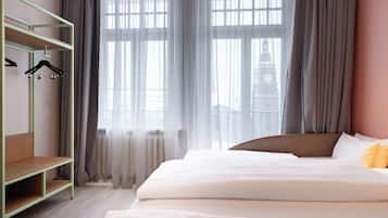 Quarto premium, 1 cama King | Cofres nos quartos, individualmente decorados, escrivaninha