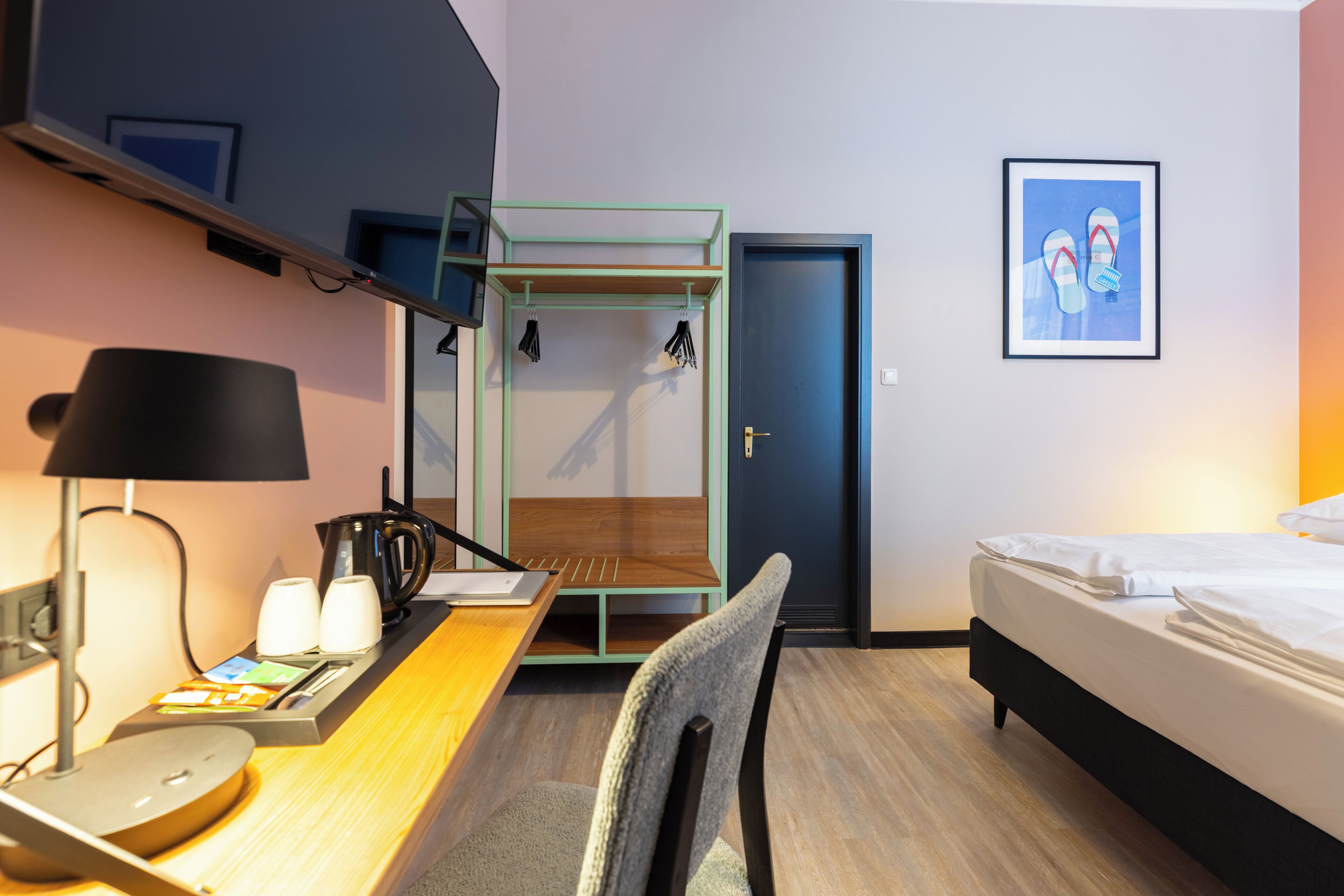 Quarto Premium, 1 cama king-size | Roupa hipoalergénica, cofre no quarto, com decoração personalizada 