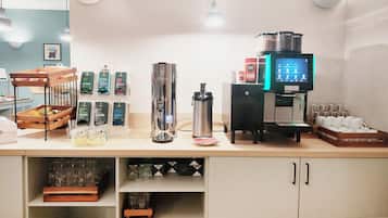 Pequeno-almoço tipo buffet diário (17 EUR por pessoa)