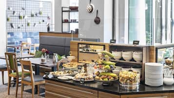 Pequeno-almoço tipo buffet diário mediante uma taxa
