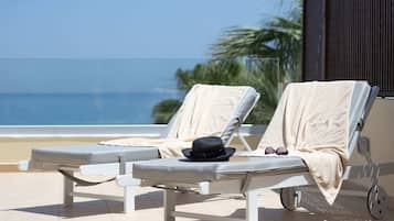 Suite Júnior, em frente à praia | Roupa de alta qualidade, edredões de penas, camas de colchão pillowtop