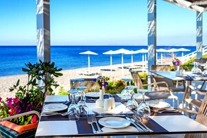 2 restaurantes, pequenos-almoços servidos 