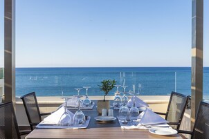 2 restaurantes, pequenos-almoços servidos 