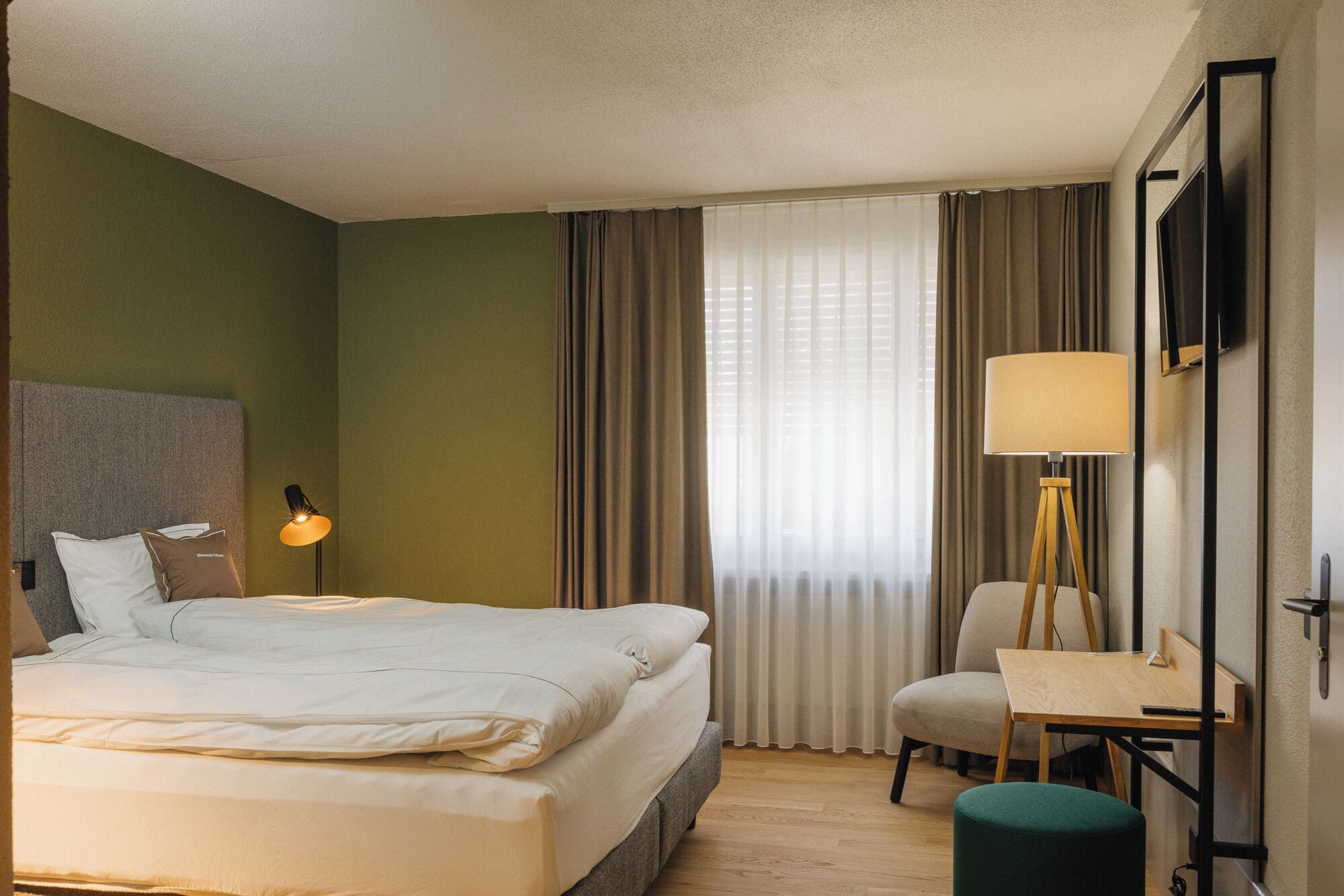 Quarto casal ou duplo básico, vista para o pátio | Frigobar, cofres nos quartos, escrivaninha, berços (sobretaxa)