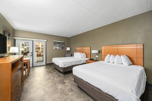 Quarto | Cofres nos quartos, escrivaninha, berços grátis