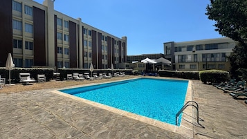 Piscina externa sazonal