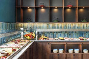 Café da manhã com buffet todos os dias mediante uma taxa