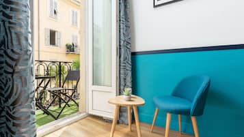 Quarto casal superior | Cofres nos quartos, escrivaninha, Wi-Fi de cortesia, roupa de cama