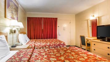 Quarto standard, 2 camas Queen, para não fumantes | Individualmente mobiliados, escrivaninha