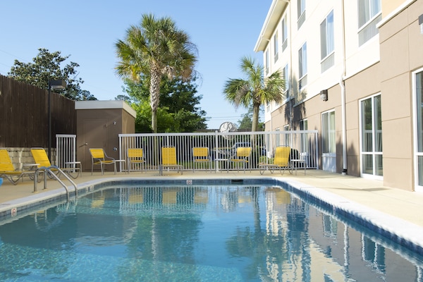 Piscina exterior sazonal