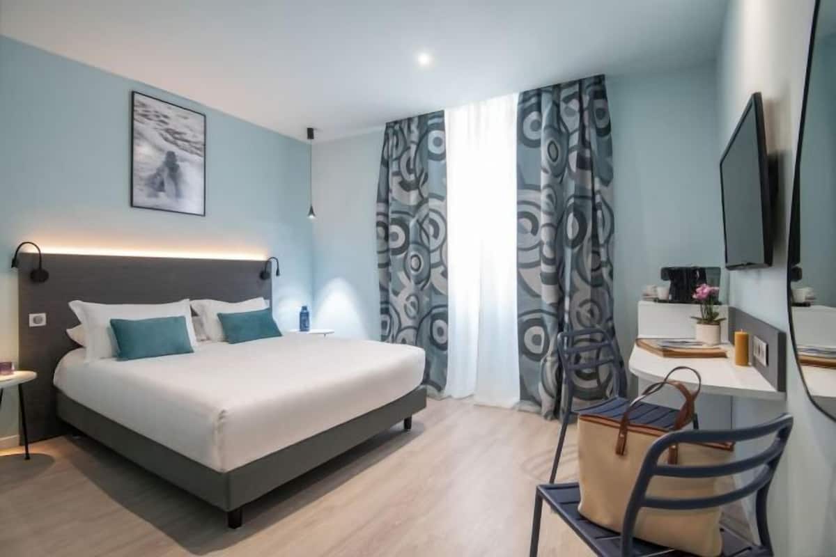 Cofre no quarto, secretária, quartos insonorizados 