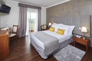 Quarto Individual | Minibar, cofre no quarto, secretária, cortinas/cortinados opacos 