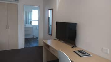Estúdio luxo, 1 cama King | Ferros/tábuas de passar roupa, Wi-Fi de cortesia, roupa de cama