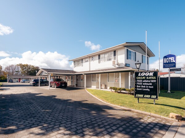 Colonial On Gladstone - Gisborne