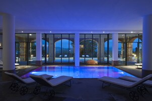 Banheira de hidromassagem interior