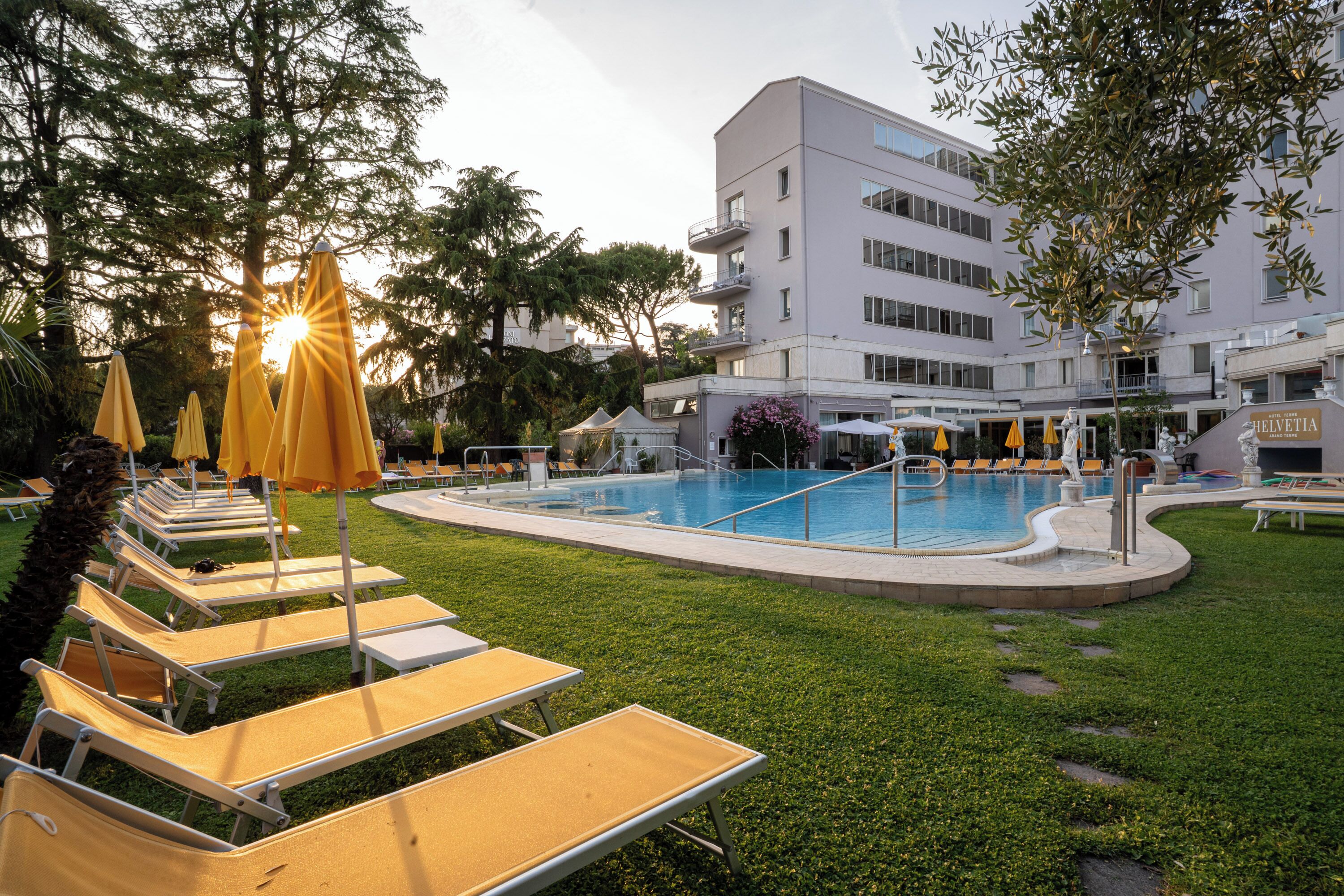 Piscina interior, piscina exterior 