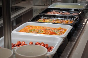 Café da manhã com buffet todos os dias mediante uma taxa