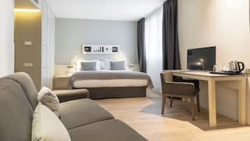 Quarto superior | Frigobar, cofres nos quartos, escrivaninha, cortinas blackout