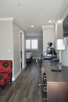 Suite, 1 cama king-size, não fumadores | Secretária, secretária adequada para computadores portáteis 