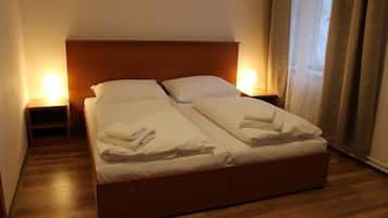Quarto casal standard | 1 quarto, cortinas blackout, ferros/tábuas de passar roupa