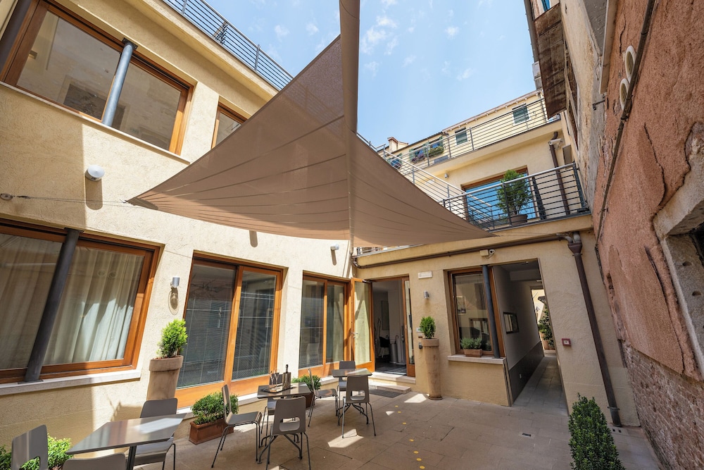 Ca' Pozzo Inn - Venice