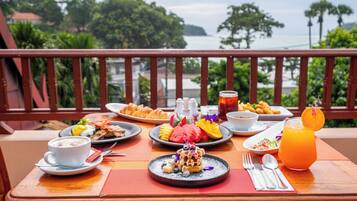 Pequeno-almoço tipo buffet diário mediante uma taxa