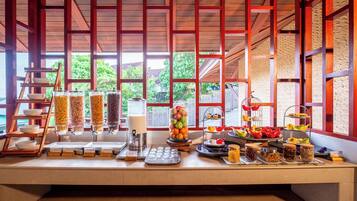 2 restaurantes: servem pequenos-almoços, almoços e jantares