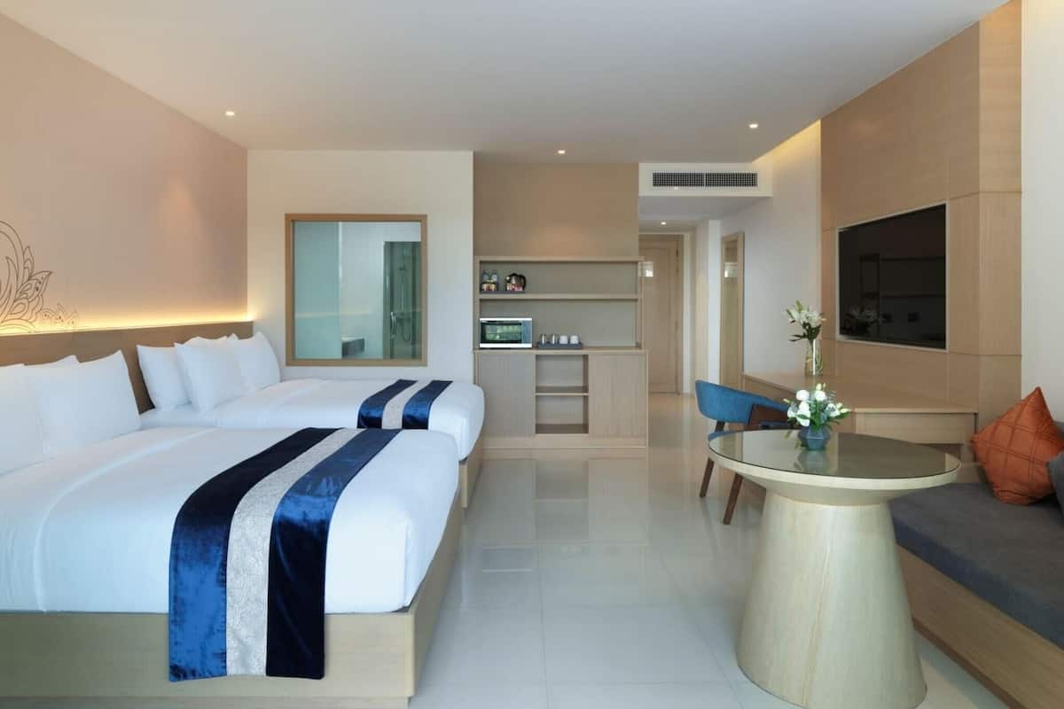 Roupas de cama premium, frigobar, cofres nos quartos, cortinas blackout