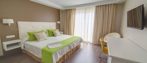 Quarto superior, vista para a piscina | 1 quarto, cofres nos quartos, Wi-Fi de cortesia, roupa de cama