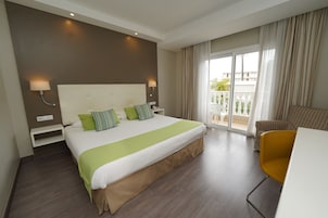 Quarto Superior, vista para a piscina | 1 quarto, cofre no quarto, Wi-fi grátis, roupa de cama fornecida 