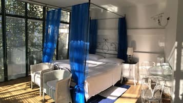 Quarto Duplo Deluxe, terraço | 1 quarto, roupa de alta qualidade, edredões de penas
