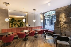 Café da manhã com buffet diário (EUR 18 por pessoa) 