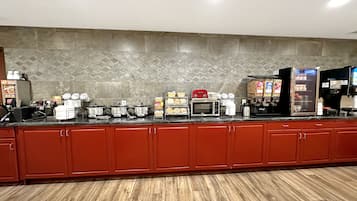 Café da manhã completo grátis todos os dias