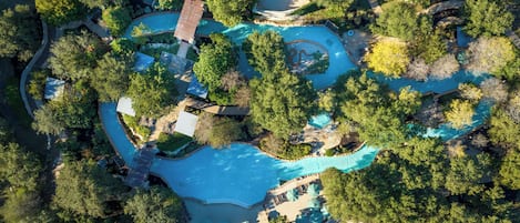 Piscina interior, piscina exterior, espreguiçadeiras