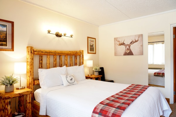 Moose Creek Inn - West Yellowstone, MT