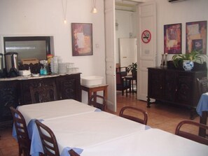 Café da manhã continental grátis