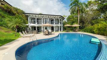 Casa de Luxo, 6 quartos, piscina privativa | Roupa de alta qualidade, cofre no quarto, com decoração personalizada