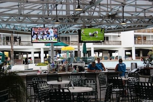Vista para a piscina, aberto em determinados dias