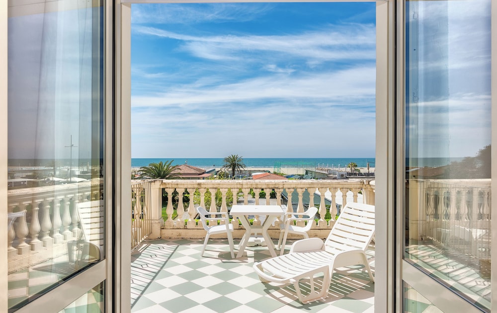 Happy Hotel - Marina di Pietrasanta