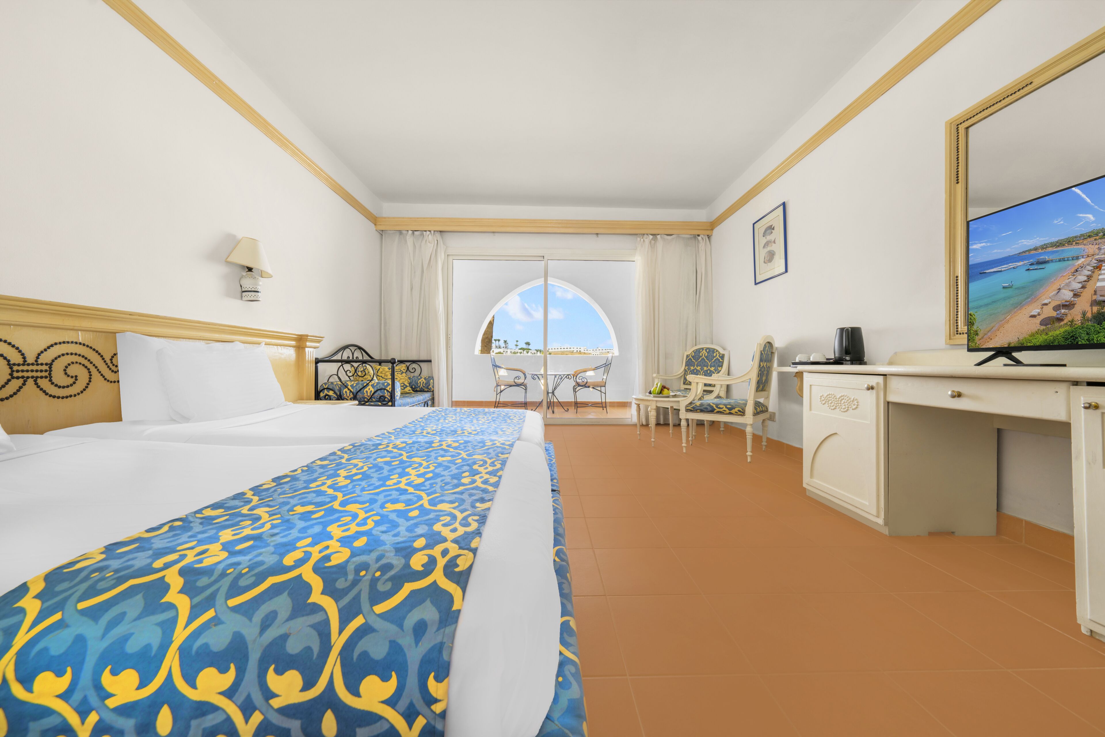 King's lake Queen or Twin Room - Lake & Full Sea View | Minibar, cofre no quarto, secretária, cortinas/cortinados opacos 