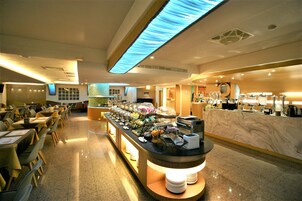 Café da manhã self-service grátis todos os dias