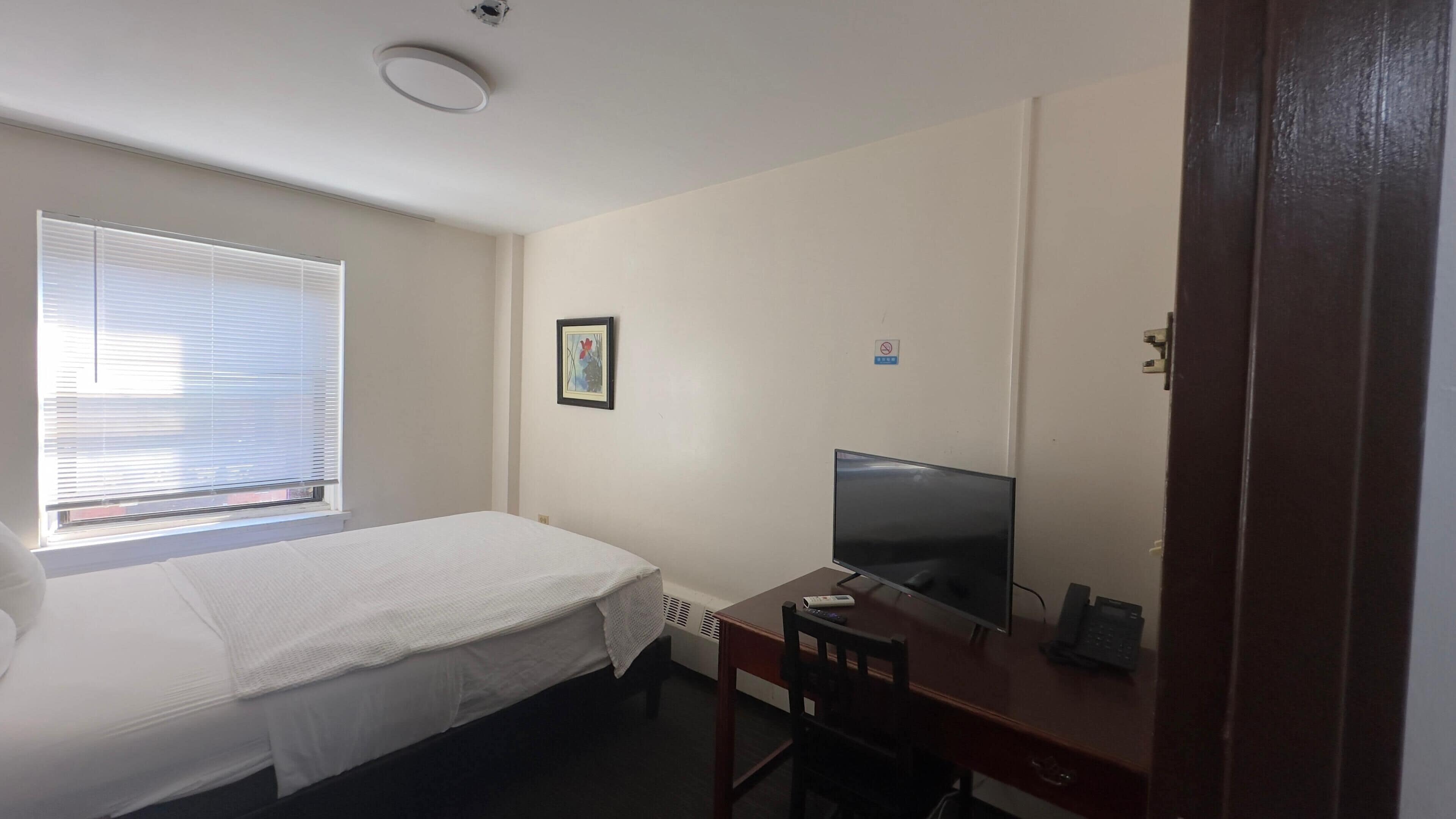 Quarto superior | Escrivaninha, ferros/tábuas de passar roupa, Wi-Fi de cortesia