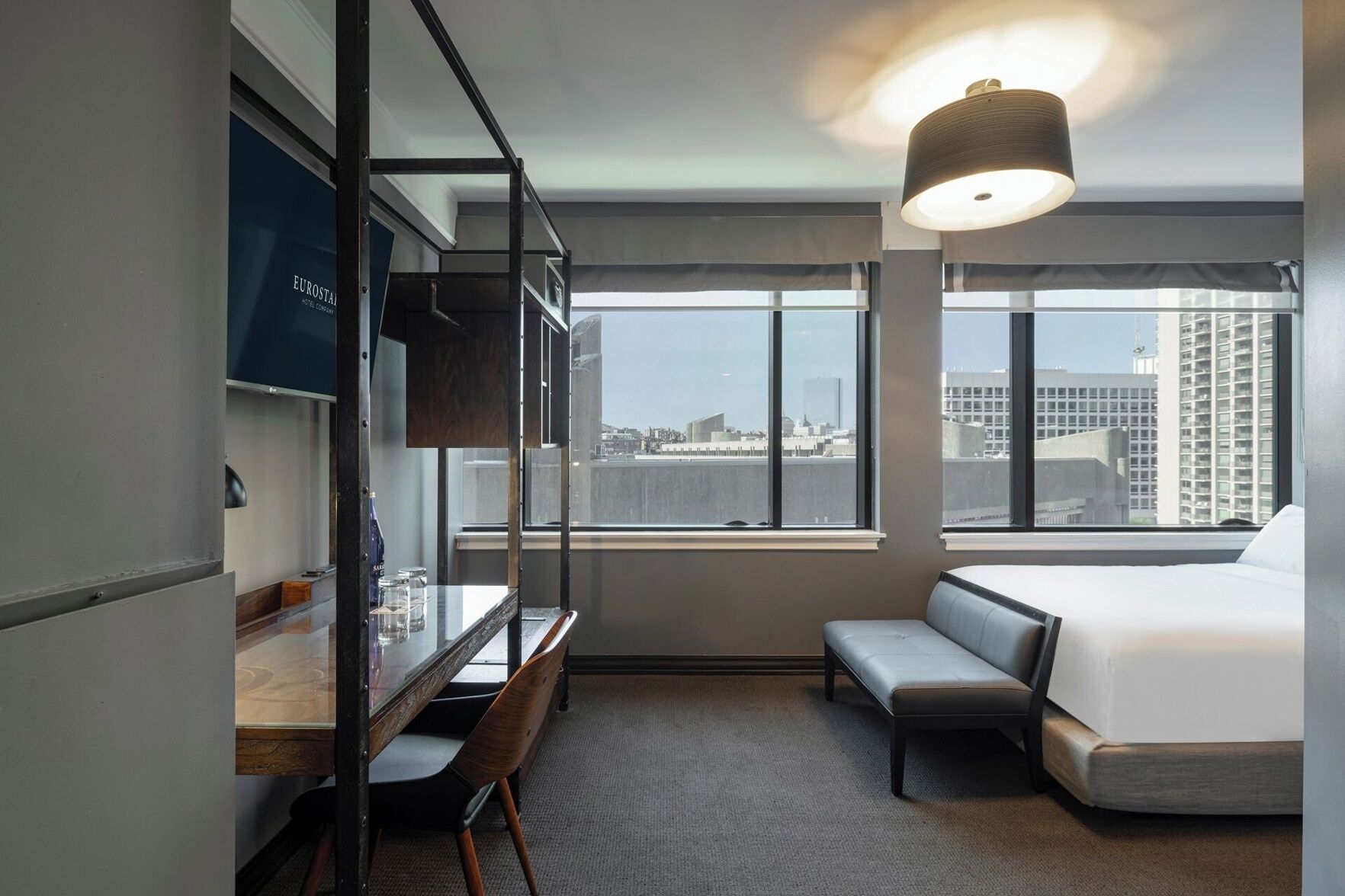 Roupas de cama premium, cofres nos quartos, individualmente decorados
